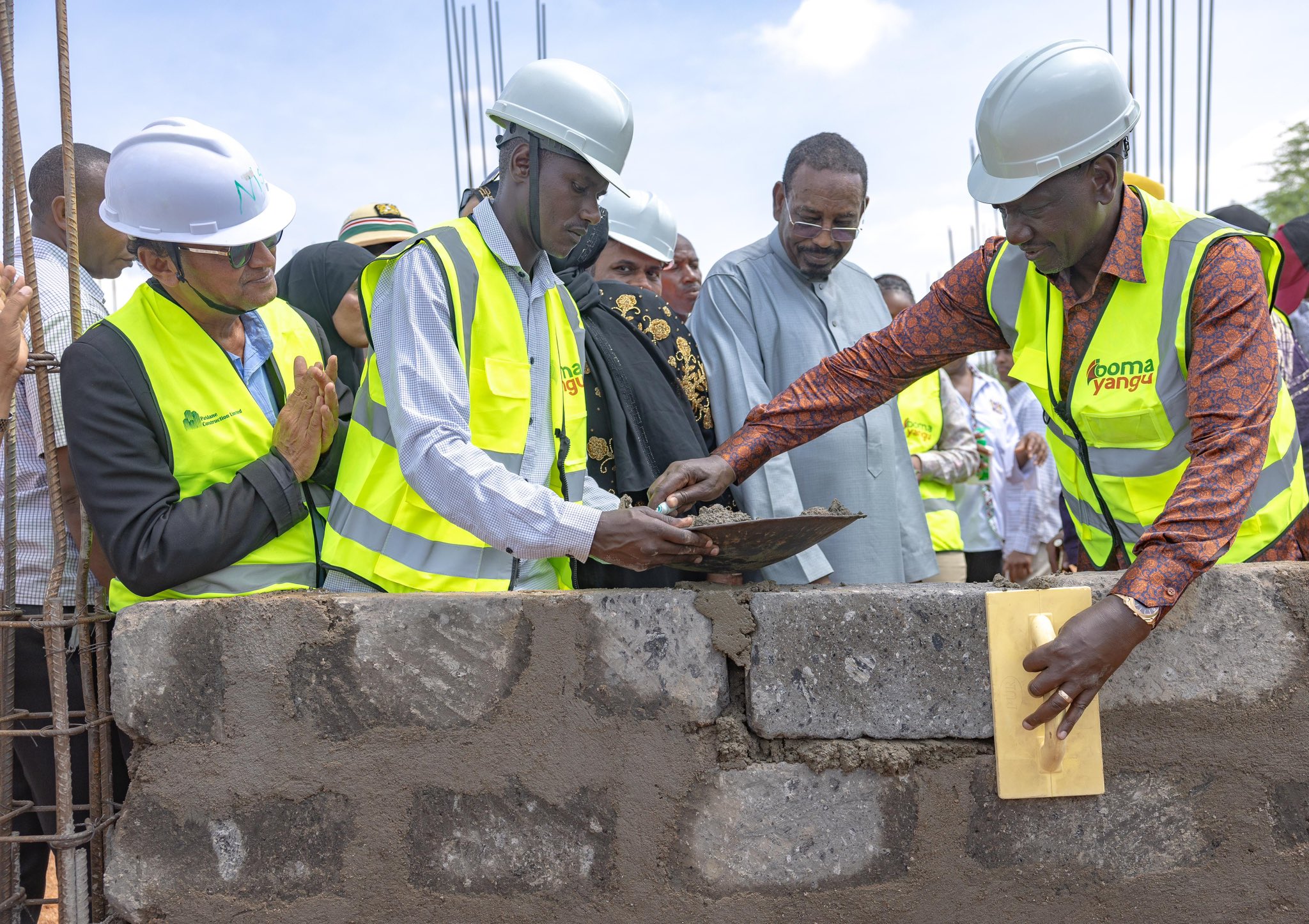 [photos] Ruto Inspects Garissa Affordable Housing Project