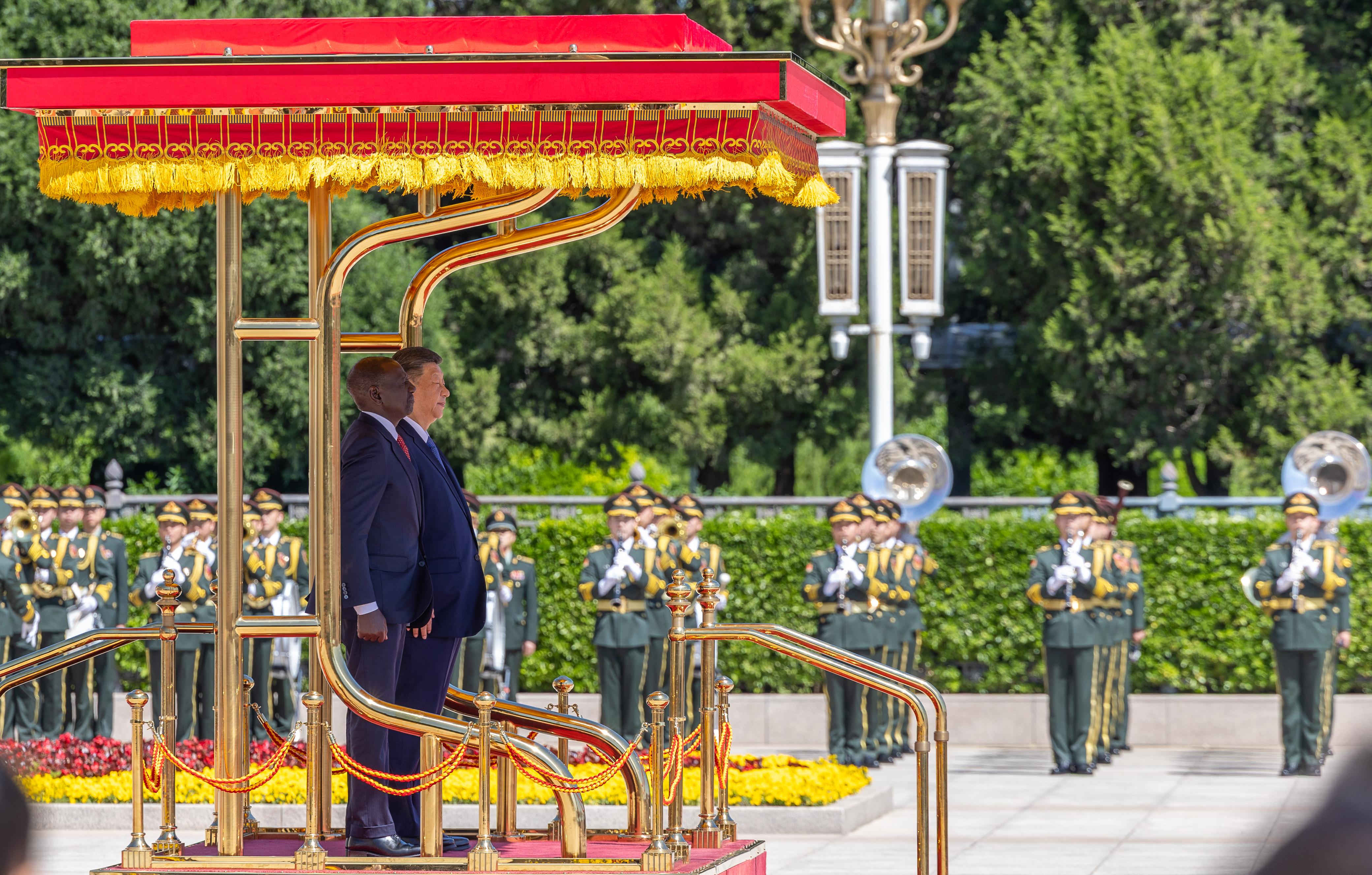 [PHOTOS] Ruto honoured with 21-gun salute in Beijing, China