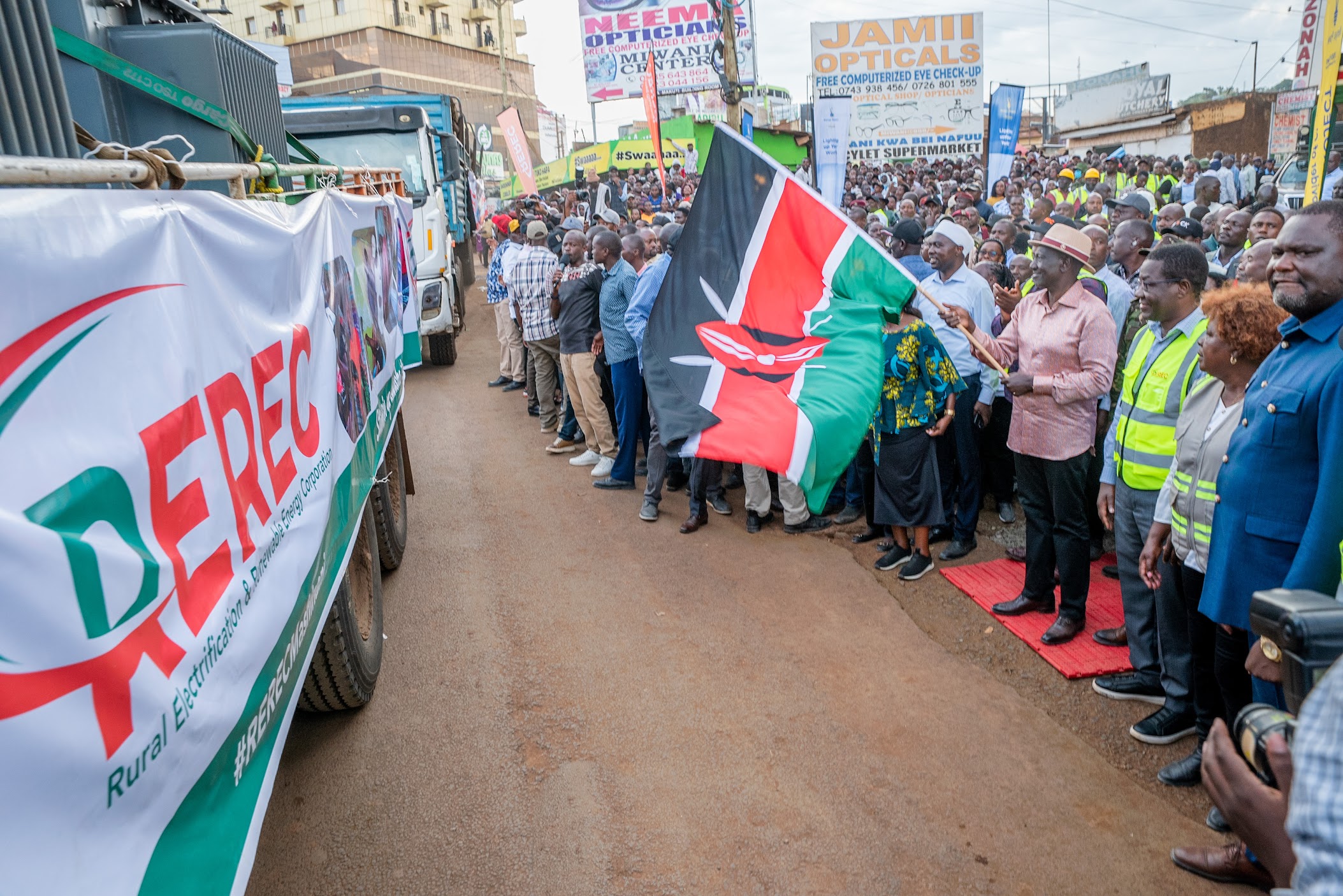 [PHOTOS] Ruto flags off materials to connect electricity to Embu households