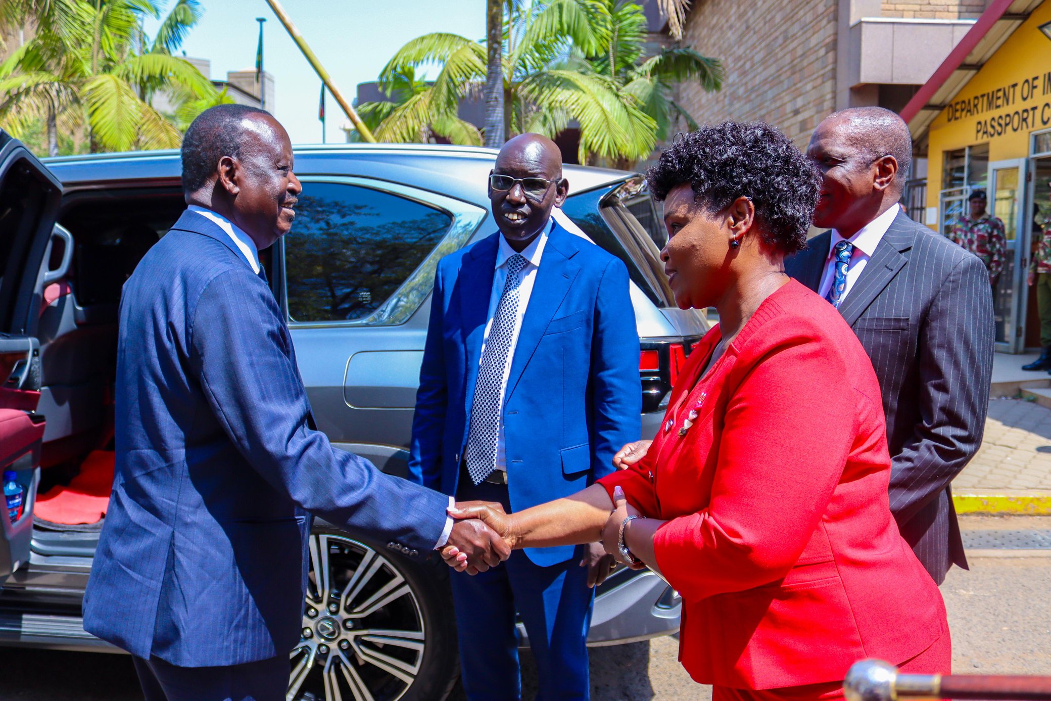 [PHOTOS] Raila visits Nyayo House to access services