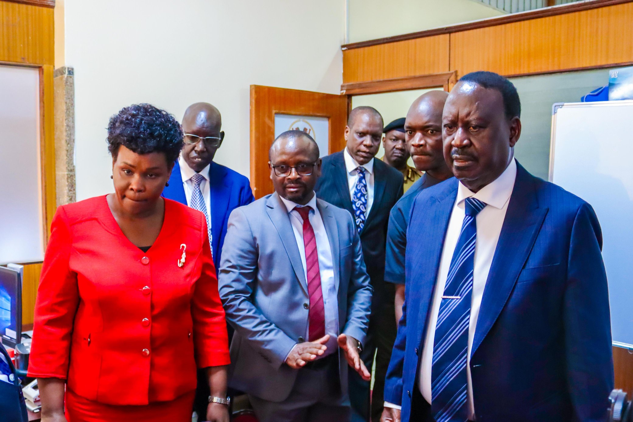 [PHOTOS] Raila visits Nyayo House to access services