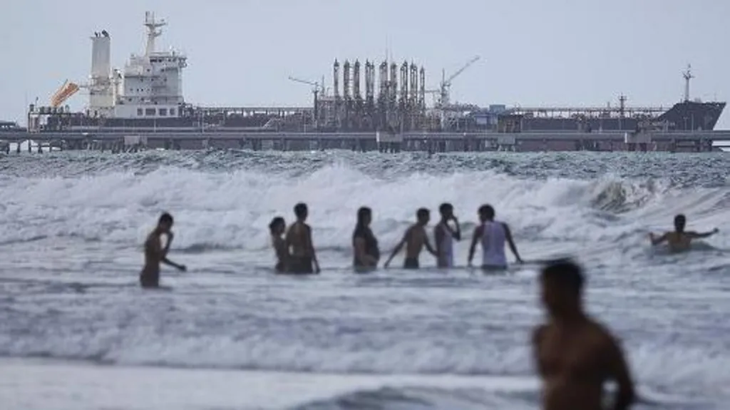 Venezuela accuses US of 'extortion' over seizure of oil tankers