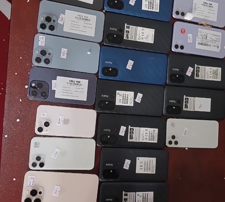 Police arrest 2, recover 900 suspected stolen phones in Nairobi CBD