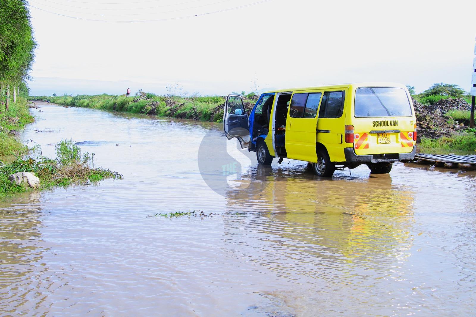 [PHOTOS] Flood chaos: Van trapped, roads submerged after night of heavy ...