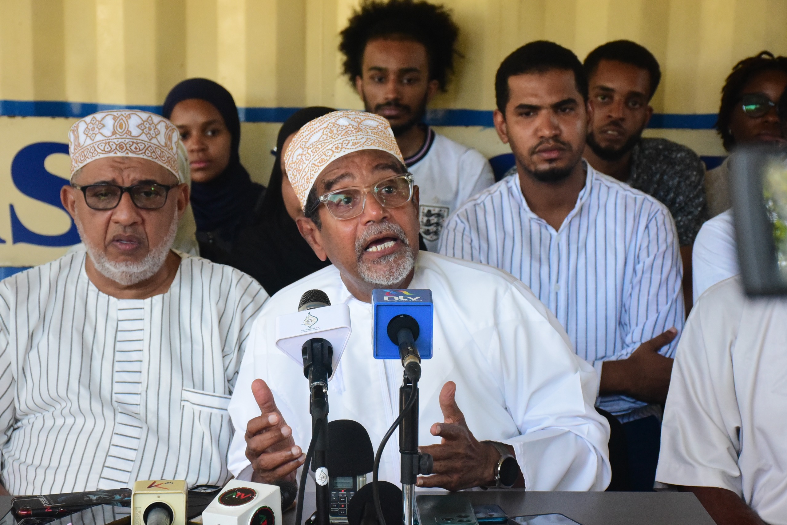 Highway standoff as Lamu residents reject curfew orders